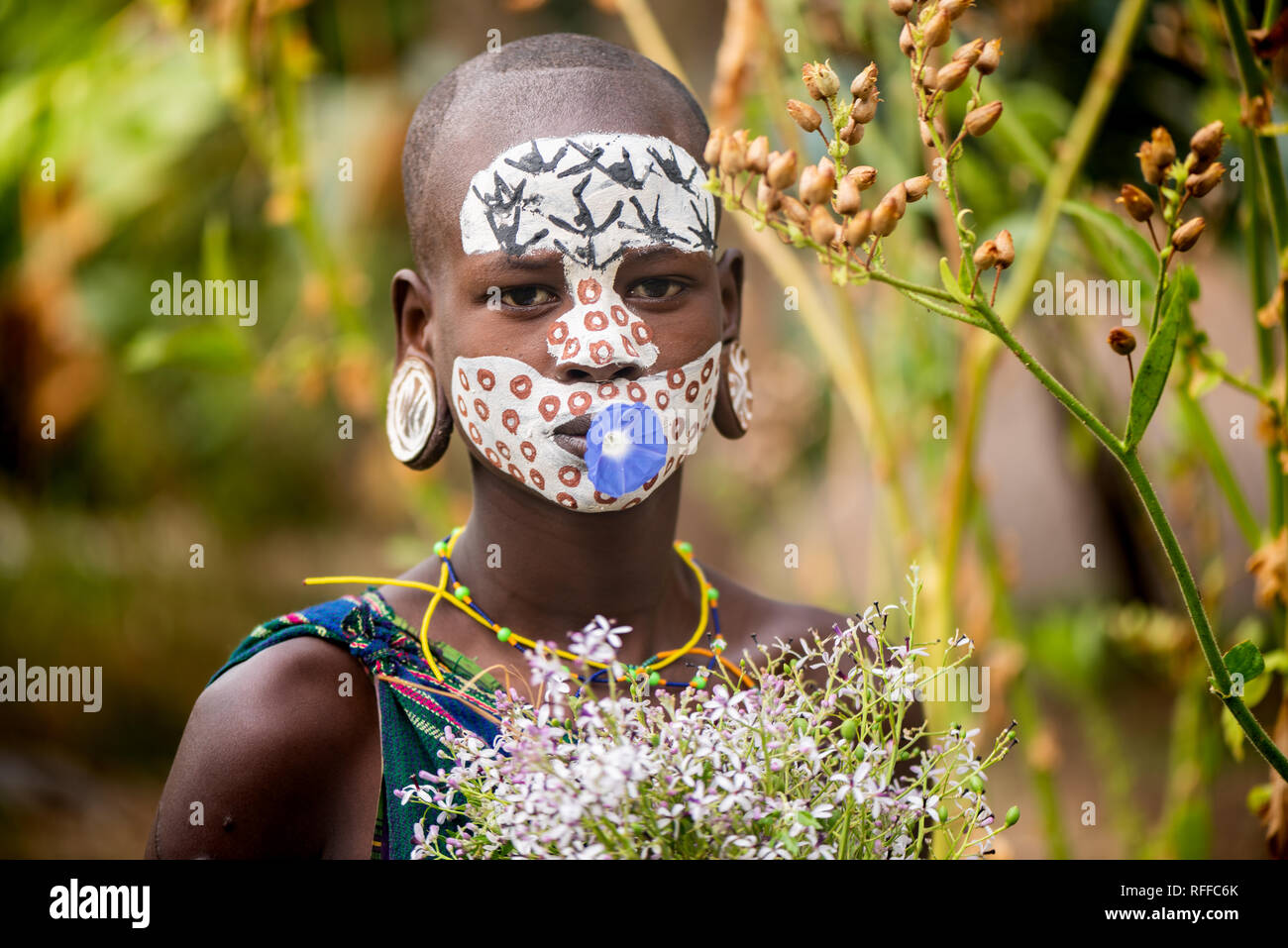 Suri tribe hi-res stock photography and images - Alamy