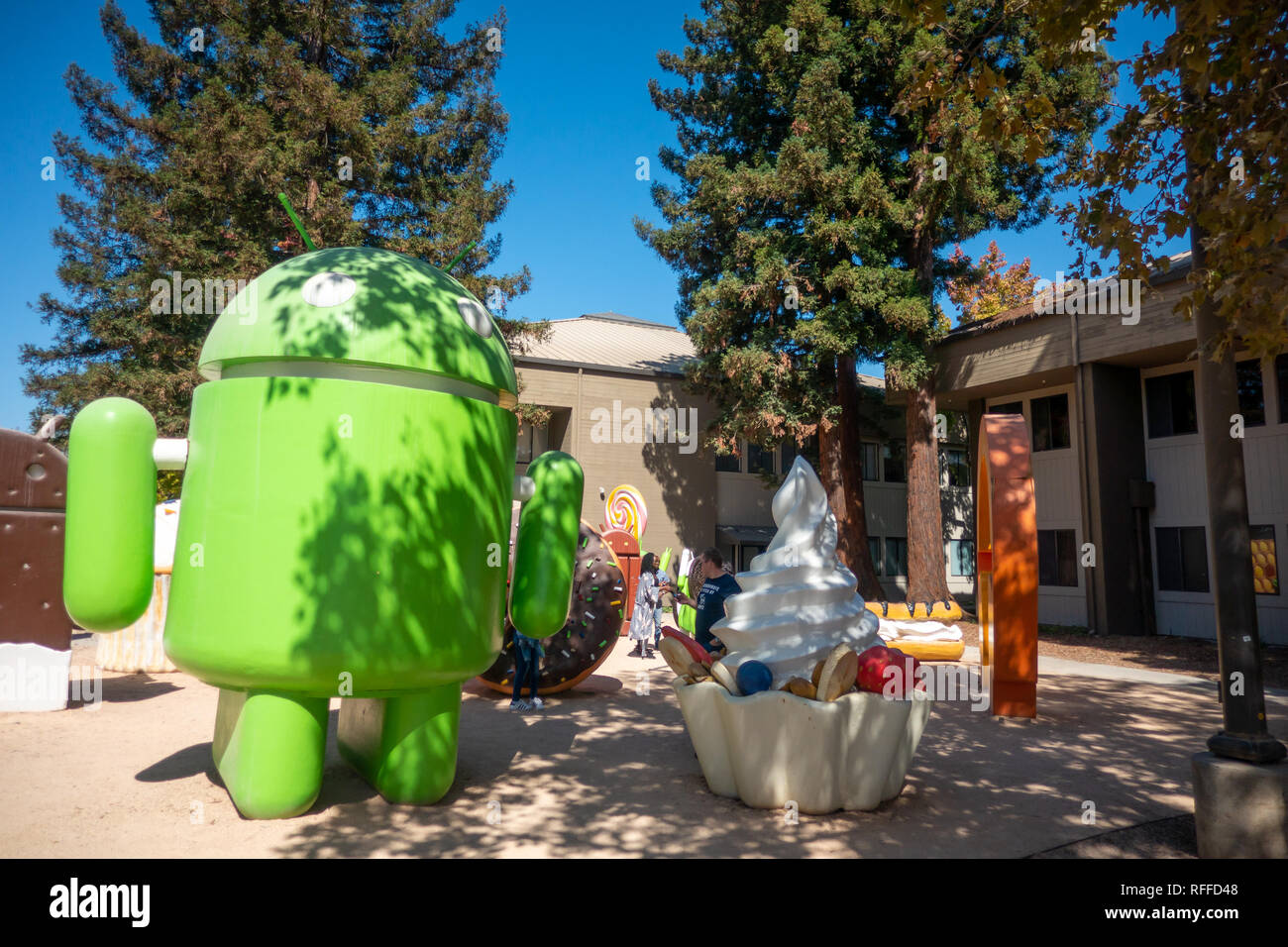 Android statue in Googleplex headquarters main office Stock Photo - Alamy