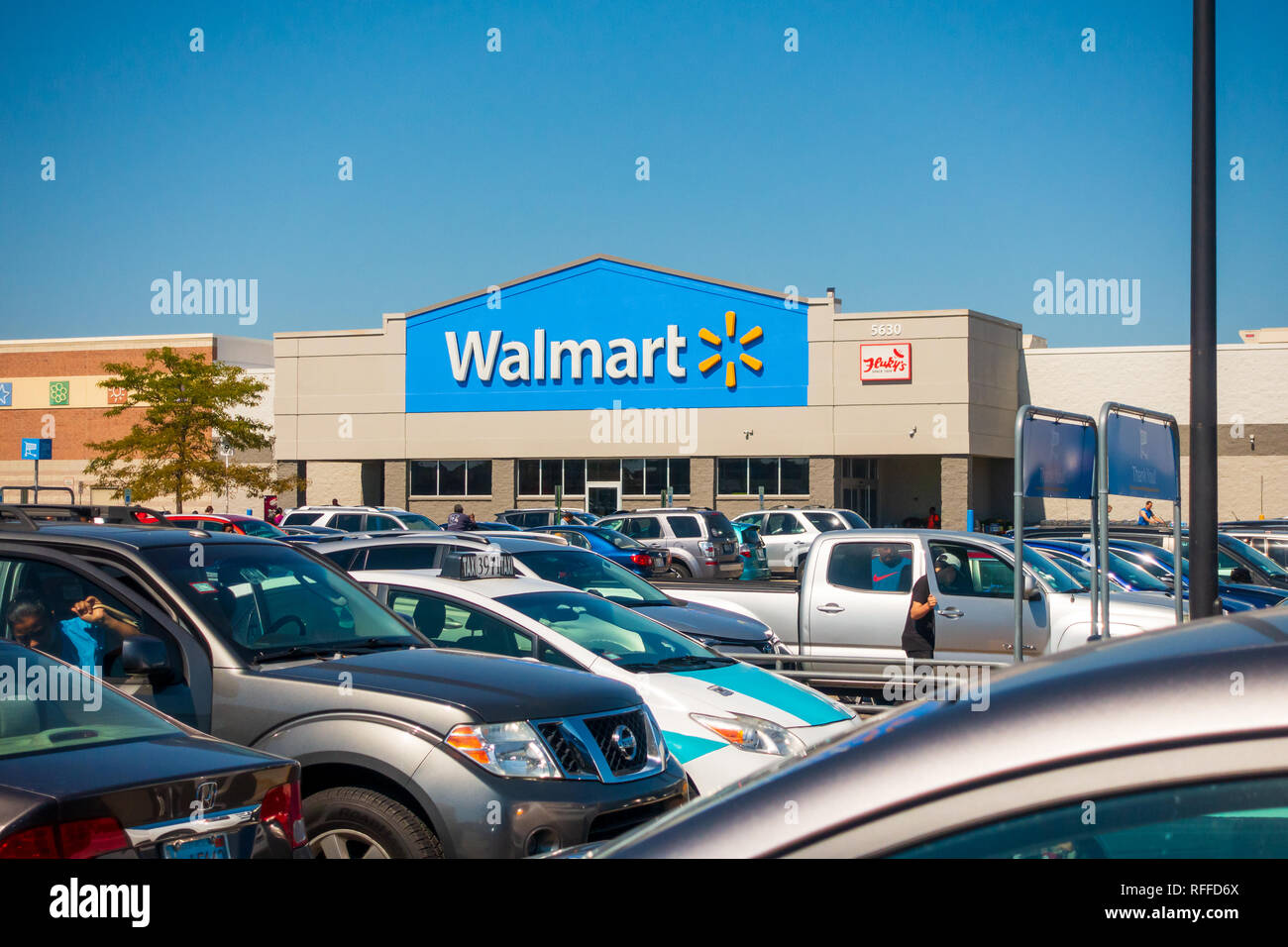 Walmart supermarket sign at day time Stock Photo - Alamy