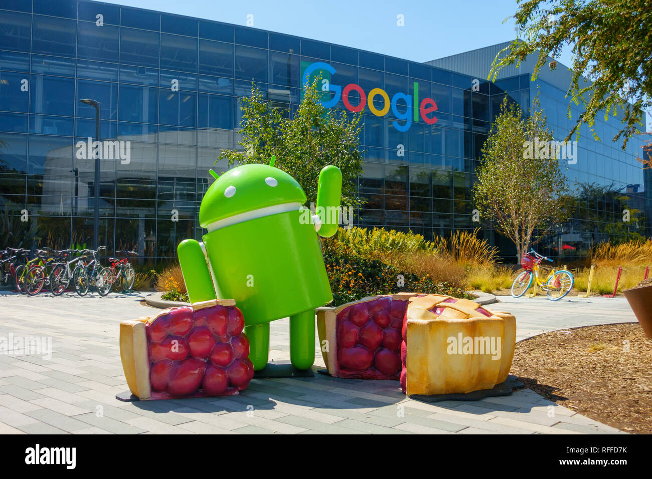 Android statue in Googleplex headquarters main office Stock Photo - Alamy