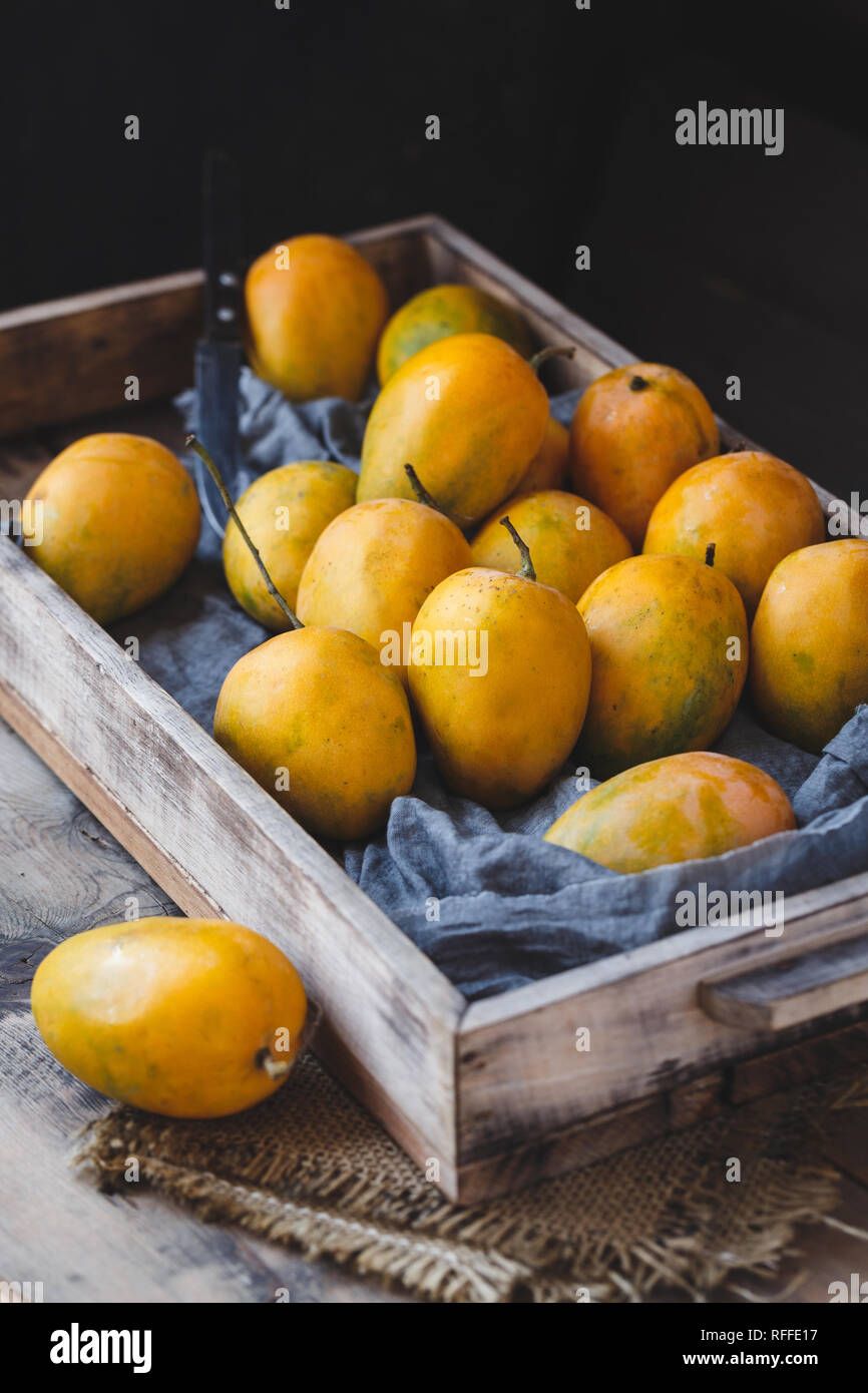 Ripe mangoes hi-res stock photography and images - Alamy