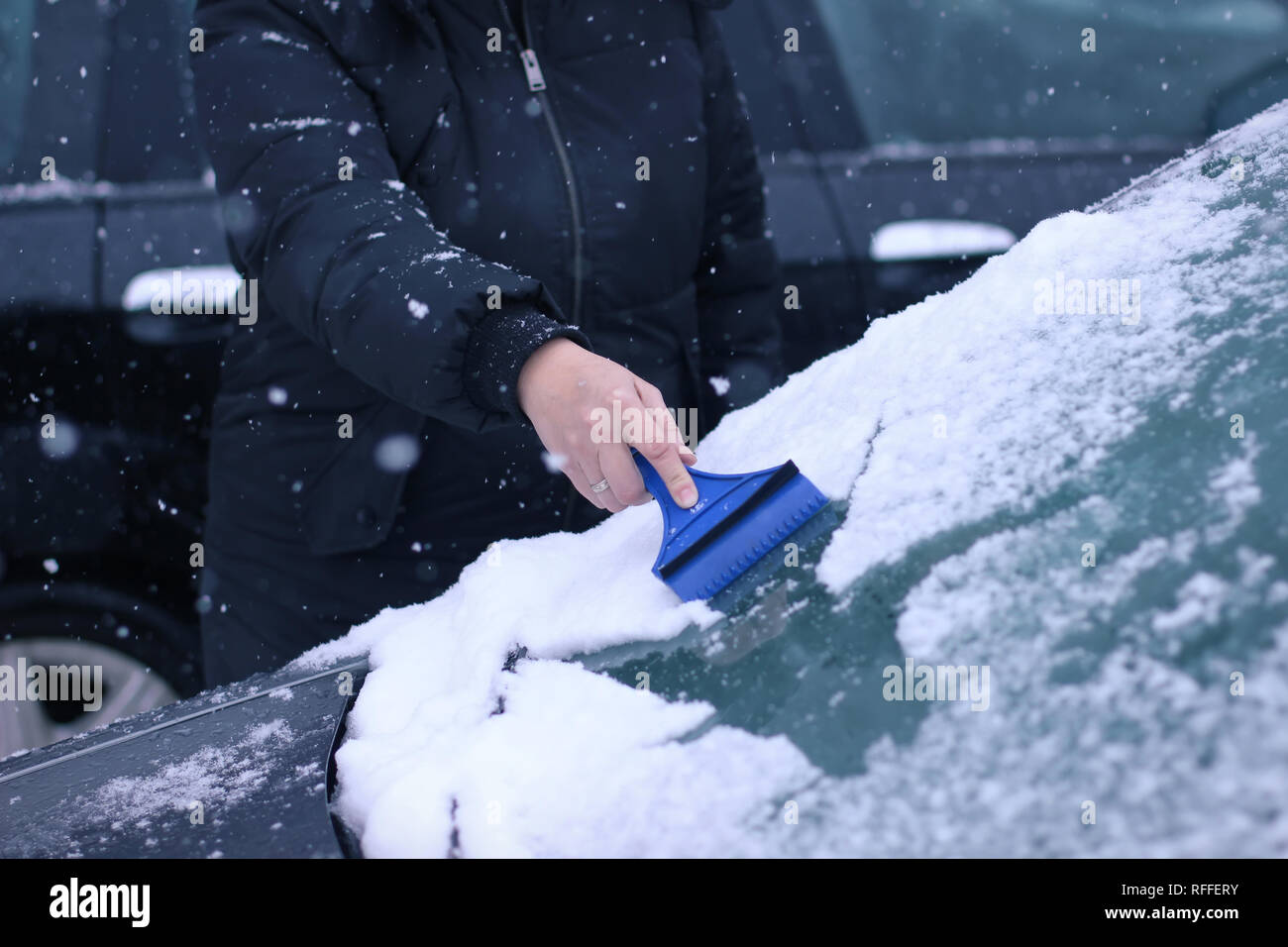 Female driver blizzard hi-res stock photography and images - Alamy