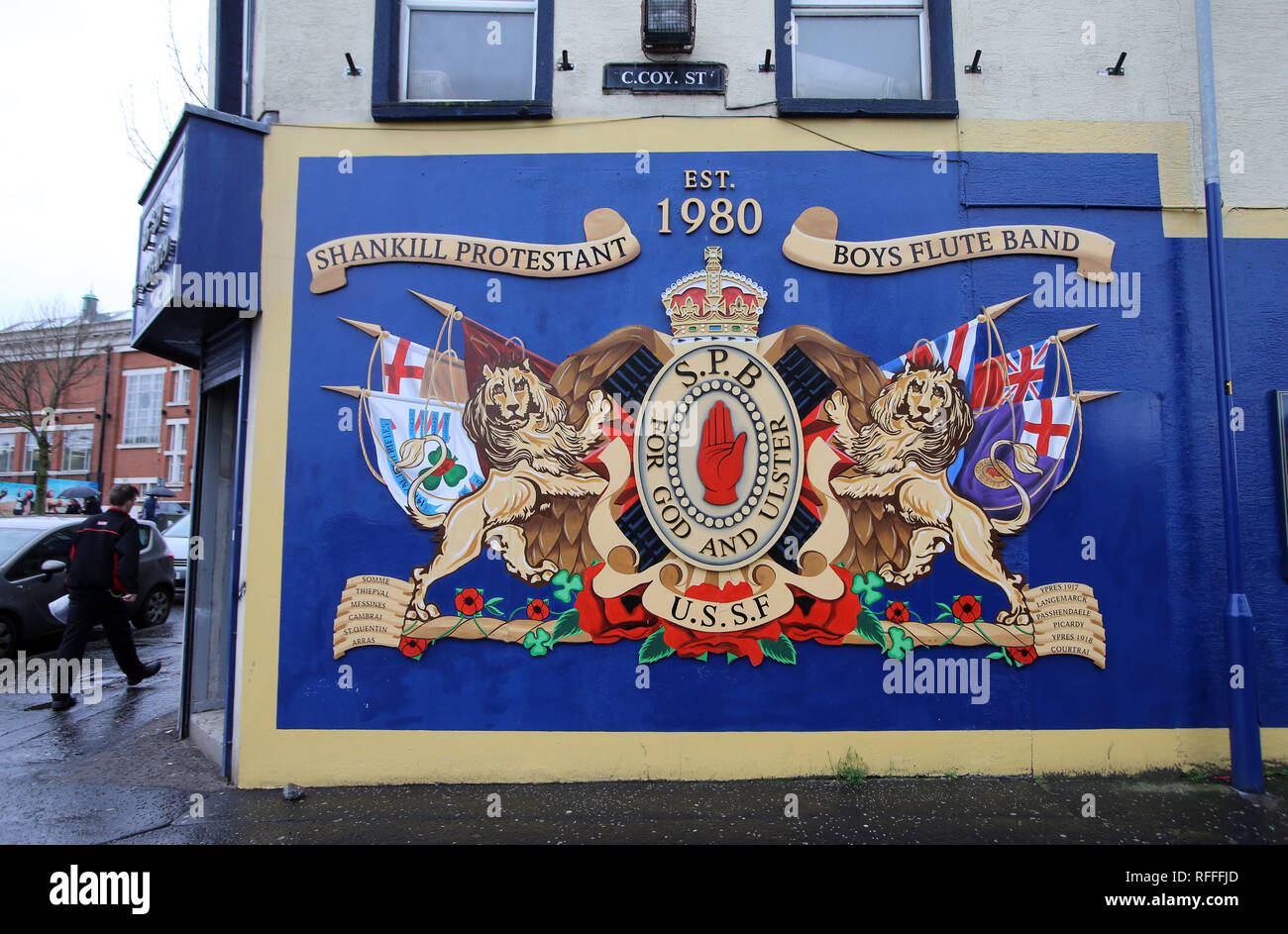 Peace walls and murals Belfast 2018. A pro-British Loyalist mural on ...