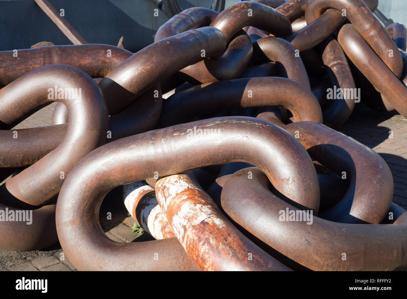 Giant chains hi-res stock photography and images - Alamy