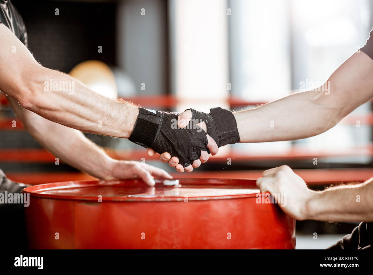 Arm wrestle hi-res stock photography and images - Alamy