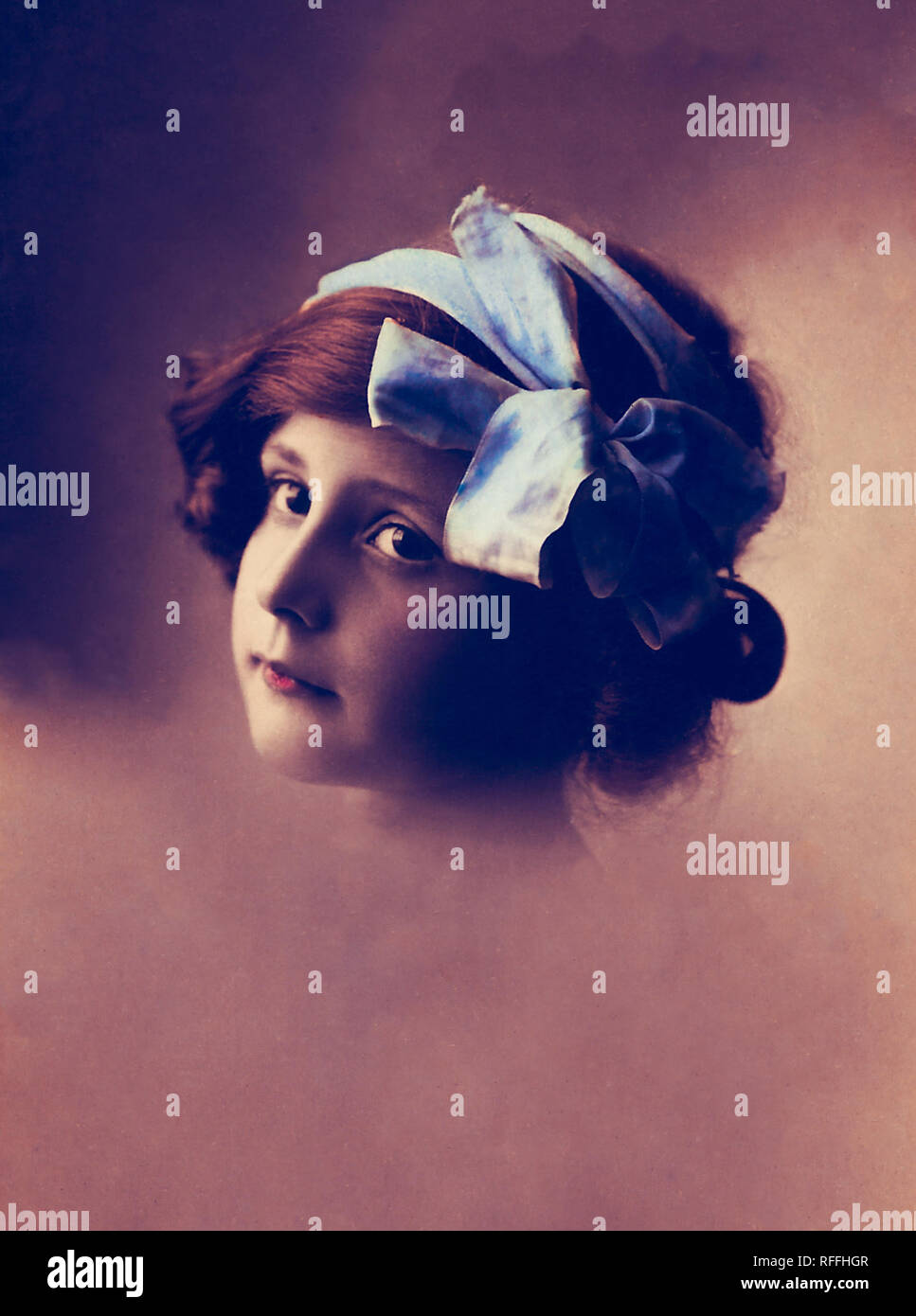 Vintage portrait of a little girl, 1910s Stock Photo - Alamy