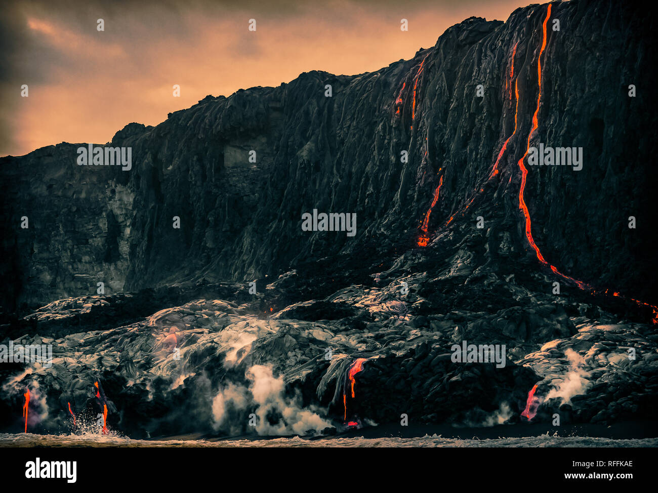 Lava flowing into the pacific hi-res stock photography and images - Alamy