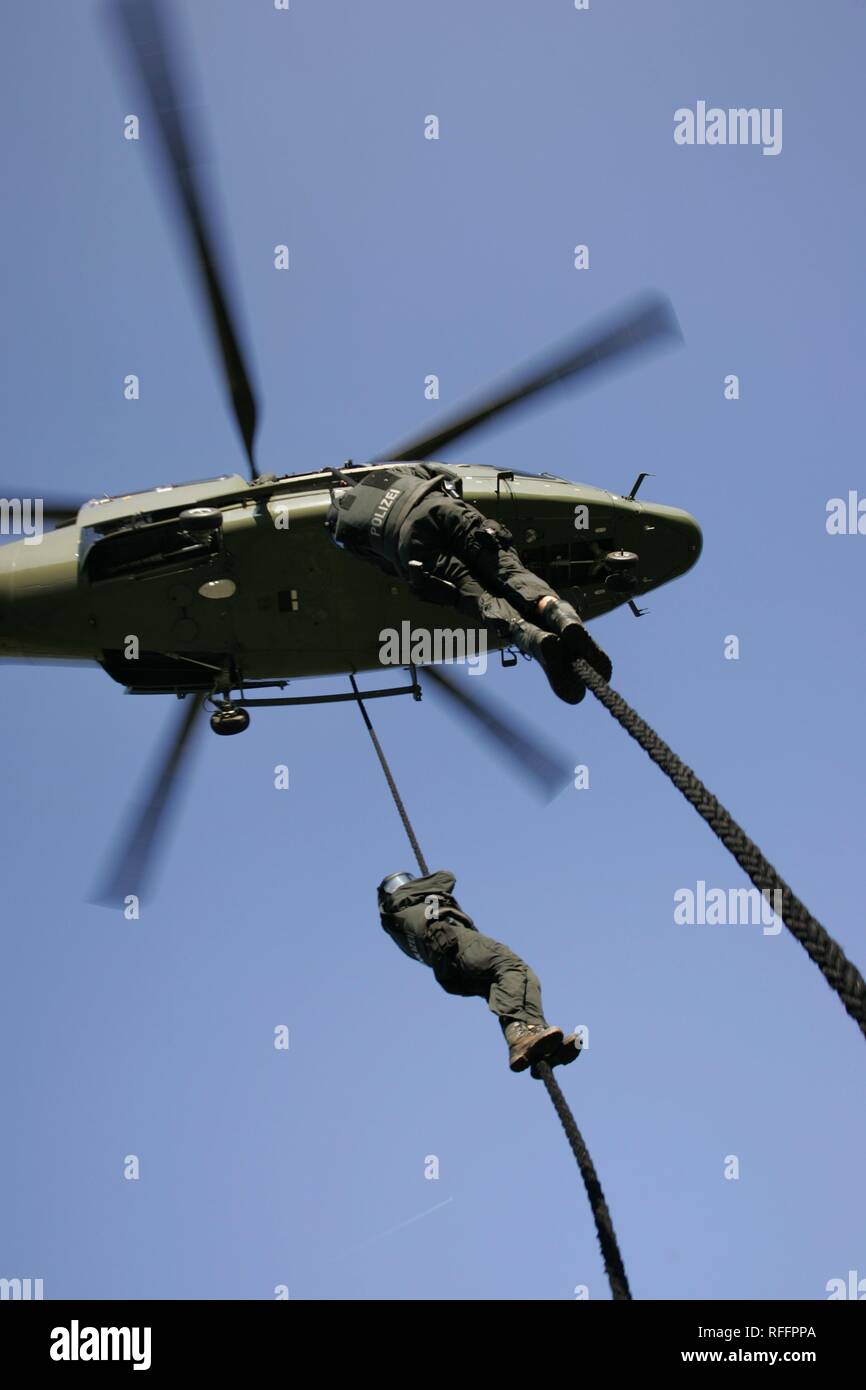 Swat team helicopter hi-res stock photography and images - Alamy
