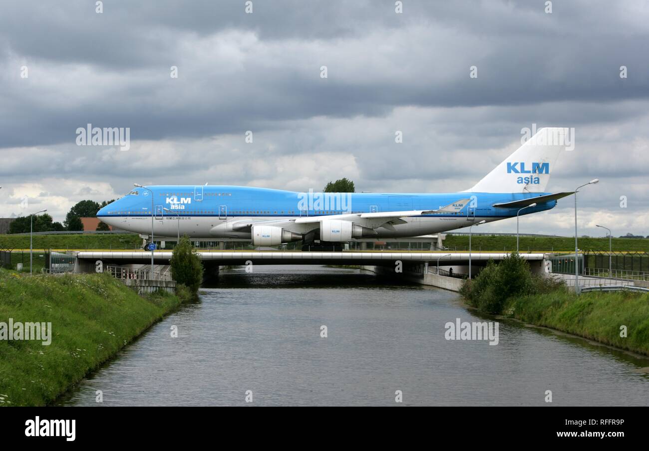 Amsterdam International Airport Schiphol. Boeing 747, Jumbo Jet ...