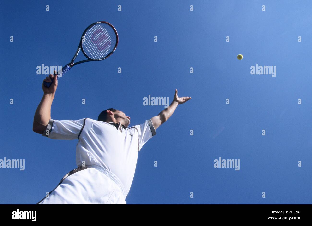 Tennis player, serve Stock Photo - Alamy