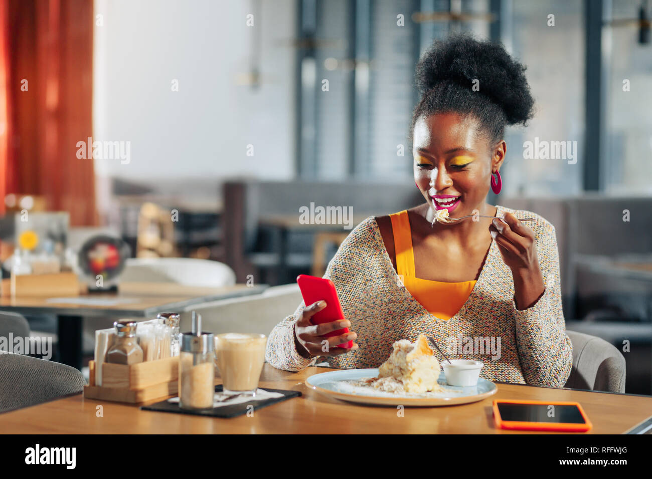 Phone and dessert hi-res stock photography and images - Alamy