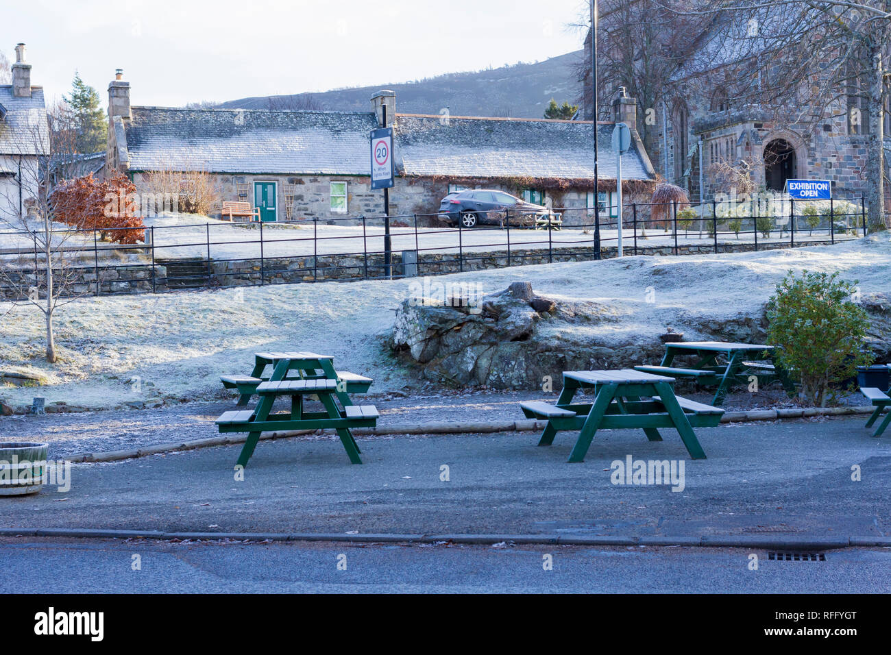Braemar scotland village hi-res stock photography and images - Alamy
