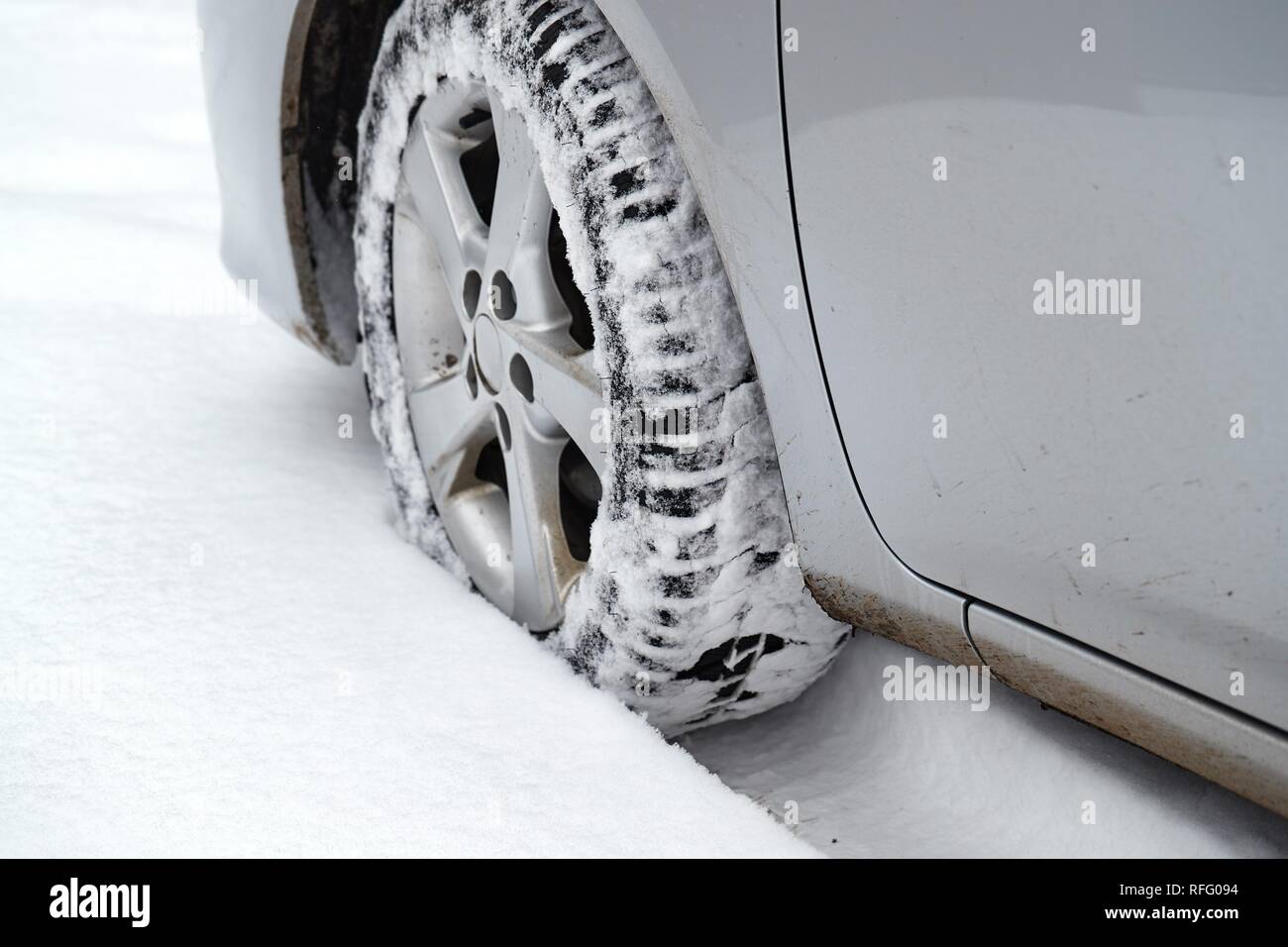 Trails of wheels in fresh snow Stock Photo - Alamy