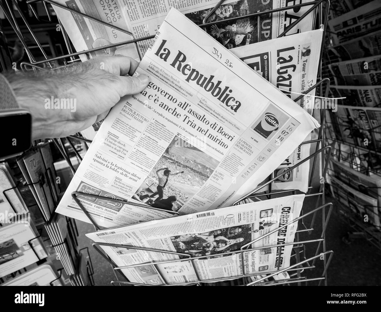 Paris title page front hi-res stock photography and images - Alamy