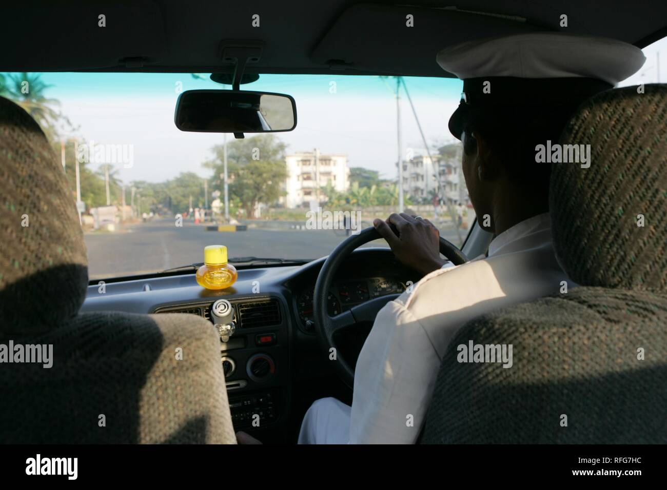 India driver uniform hi-res stock photography and images - Alamy