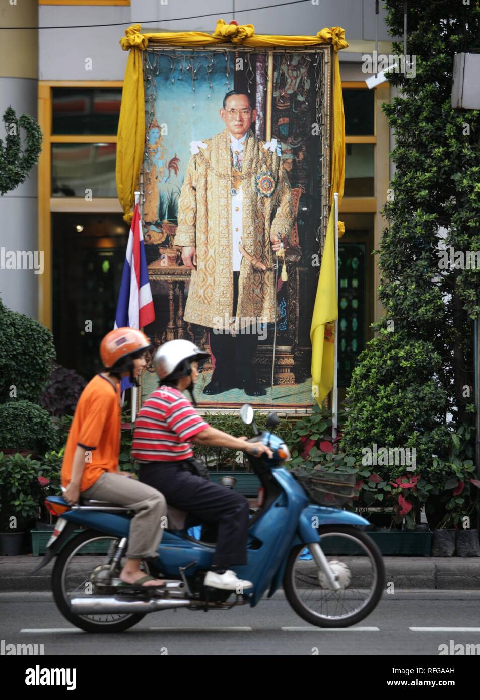 THA Thailand Bangkok Painting of King Bhumipol Adulyadej Rama IX ...