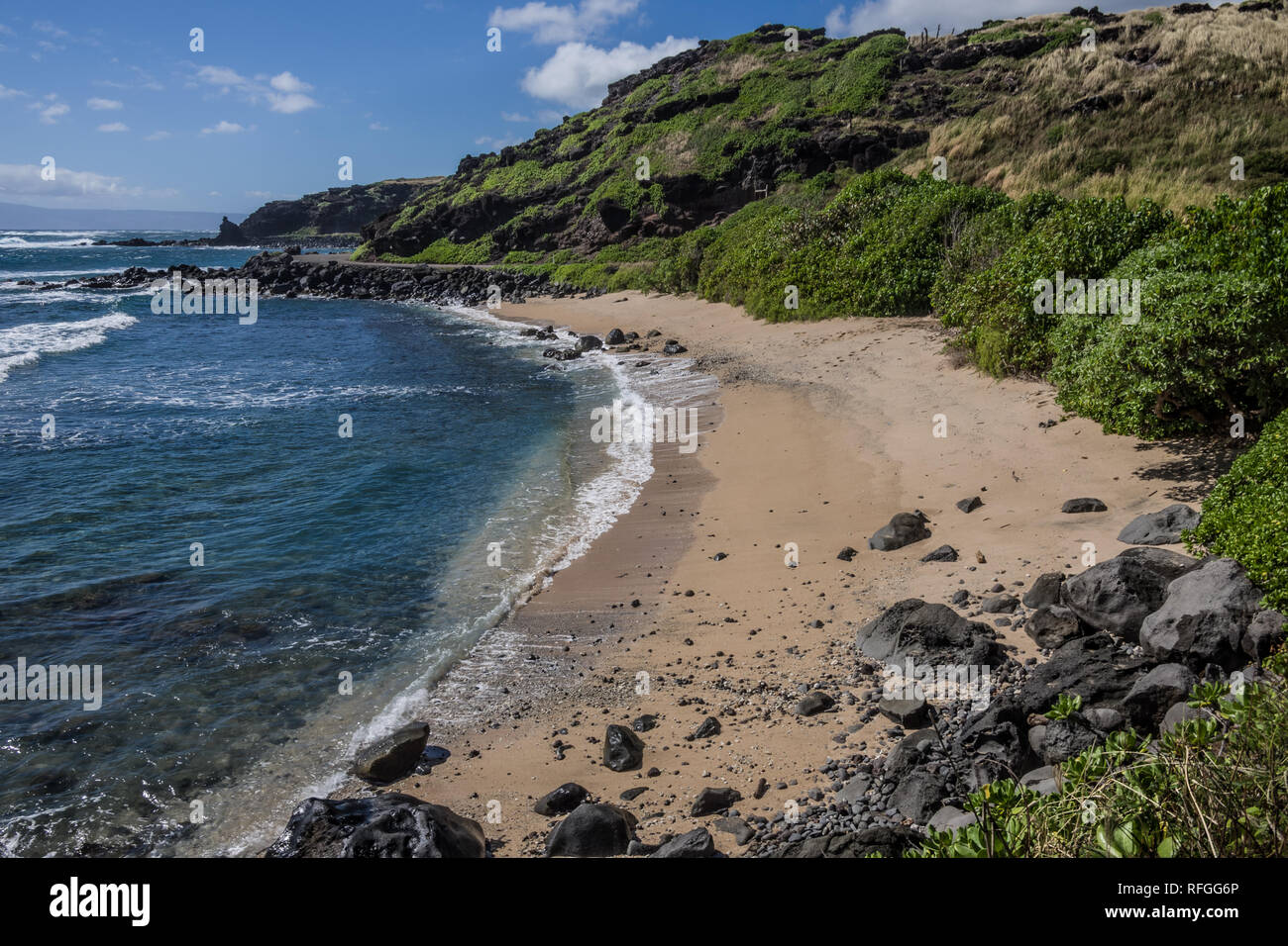 Sandy Cove in Hawaii: A crescent shaped in lava rock cliffs gathers ...