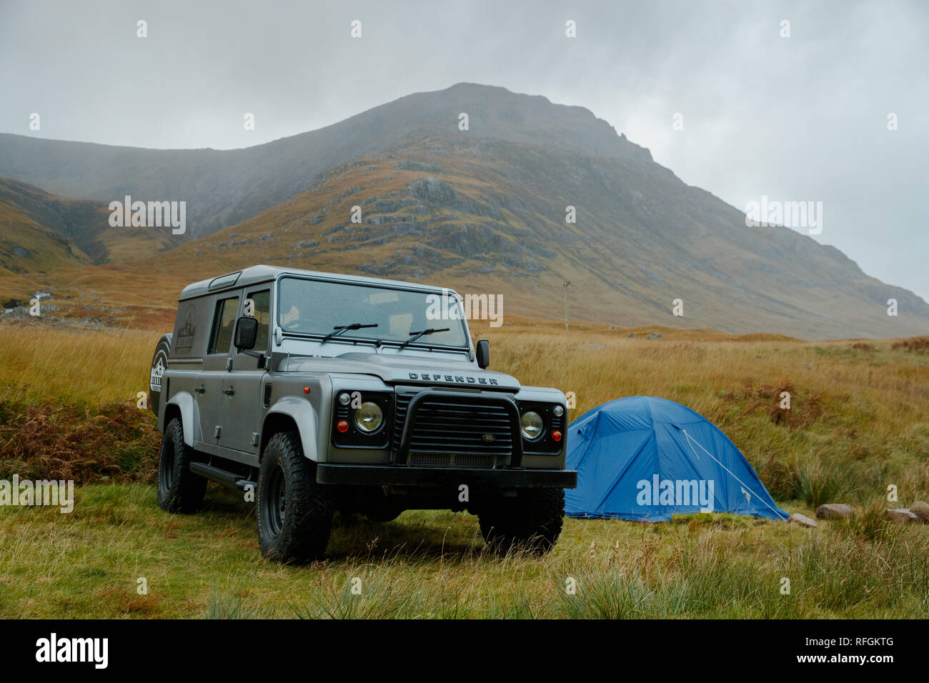 A Land Rover and wild camping spot in Scotland Stock Photo - Alamy