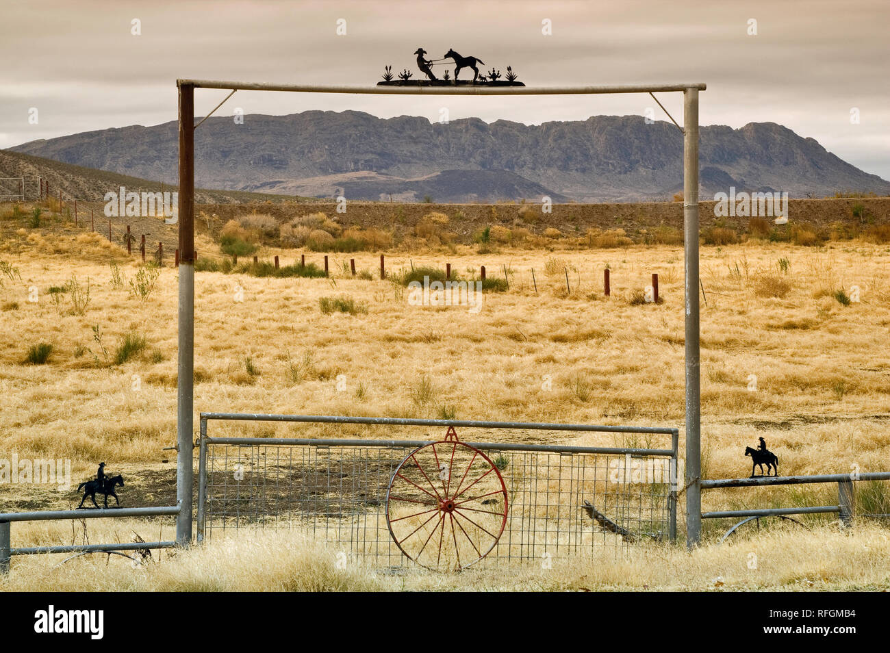 Mexican wrought iron gate hi-res stock photography and images - Alamy