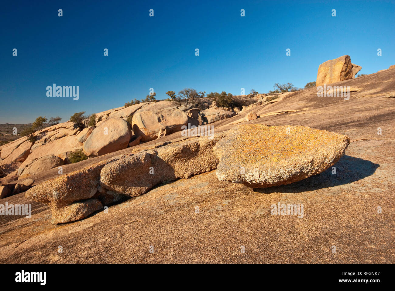 Exfoliated granite layers at Main Dome of Enchanted Rock in Hill ...