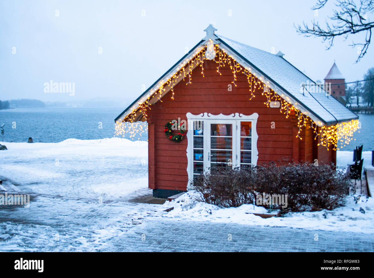 Very frozen house hi-res stock photography and images - Alamy