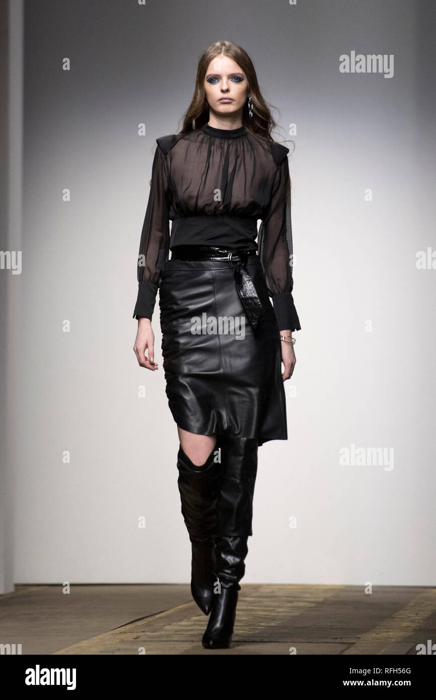 Sfilata di moda sfilata passerella modella modella modella moda hi-res ...