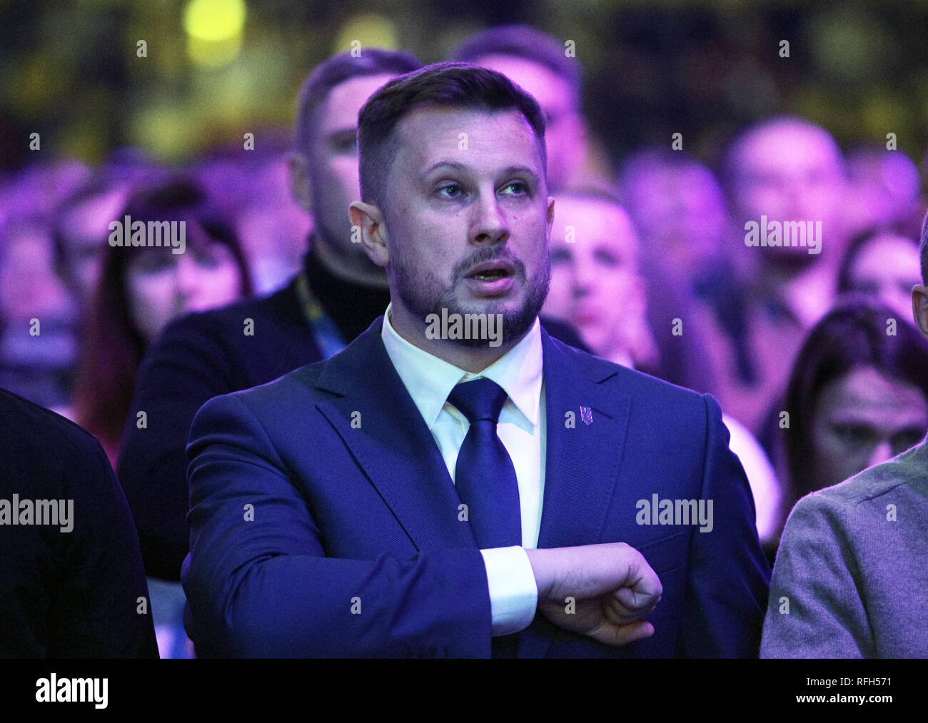 Singing the ukrainian national anthem hi-res stock photography and ...