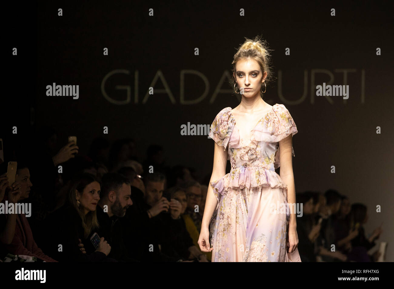 Abiti giada curti hi-res stock photography and images - Alamy