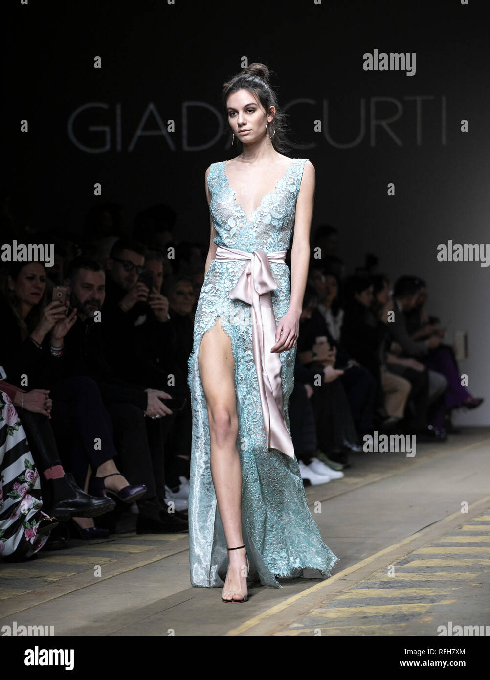 Abiti giada curti hi-res stock photography and images - Alamy