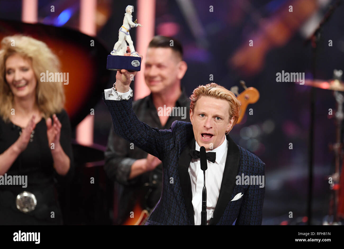 25 January 2019, Bavaria, München: Alexander Scheer, actor, receives ...
