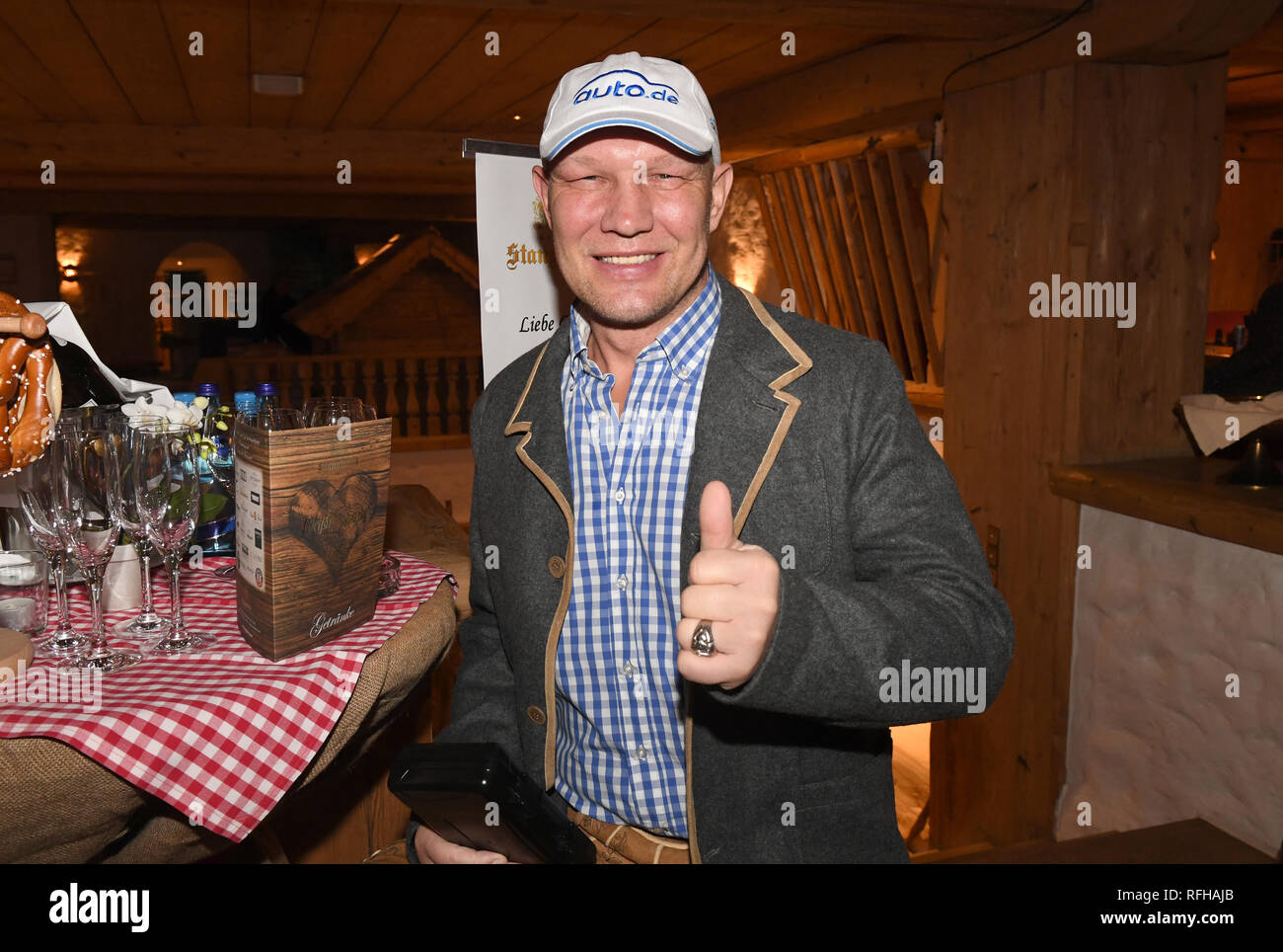 Going, Austria. 25th Jan, 2019. The boxer Axel Schulz celebrates at the ...