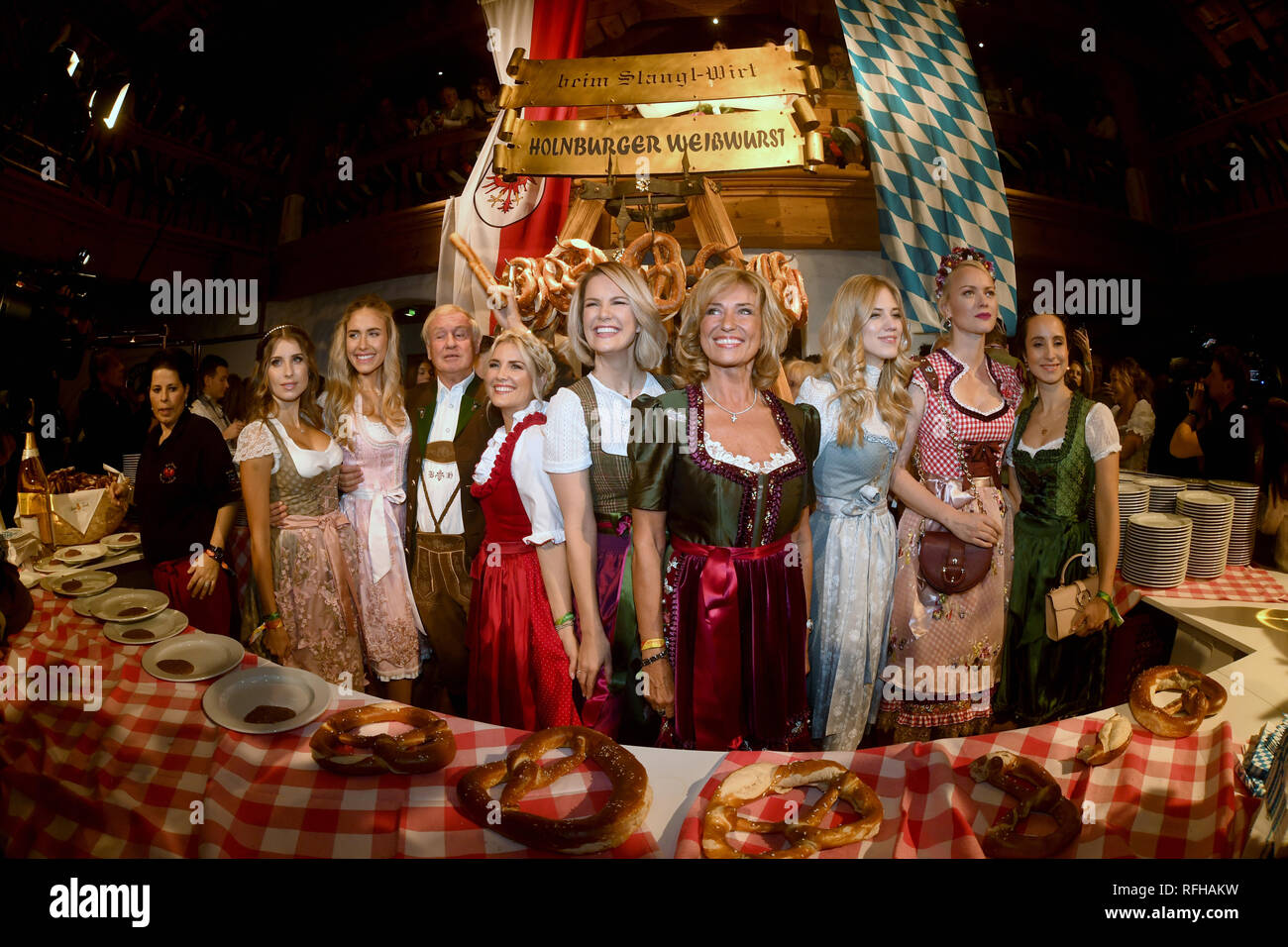 Going, Austria. 25th Jan, 2019. The presenter Cathy Hummels, (l-r) the ...