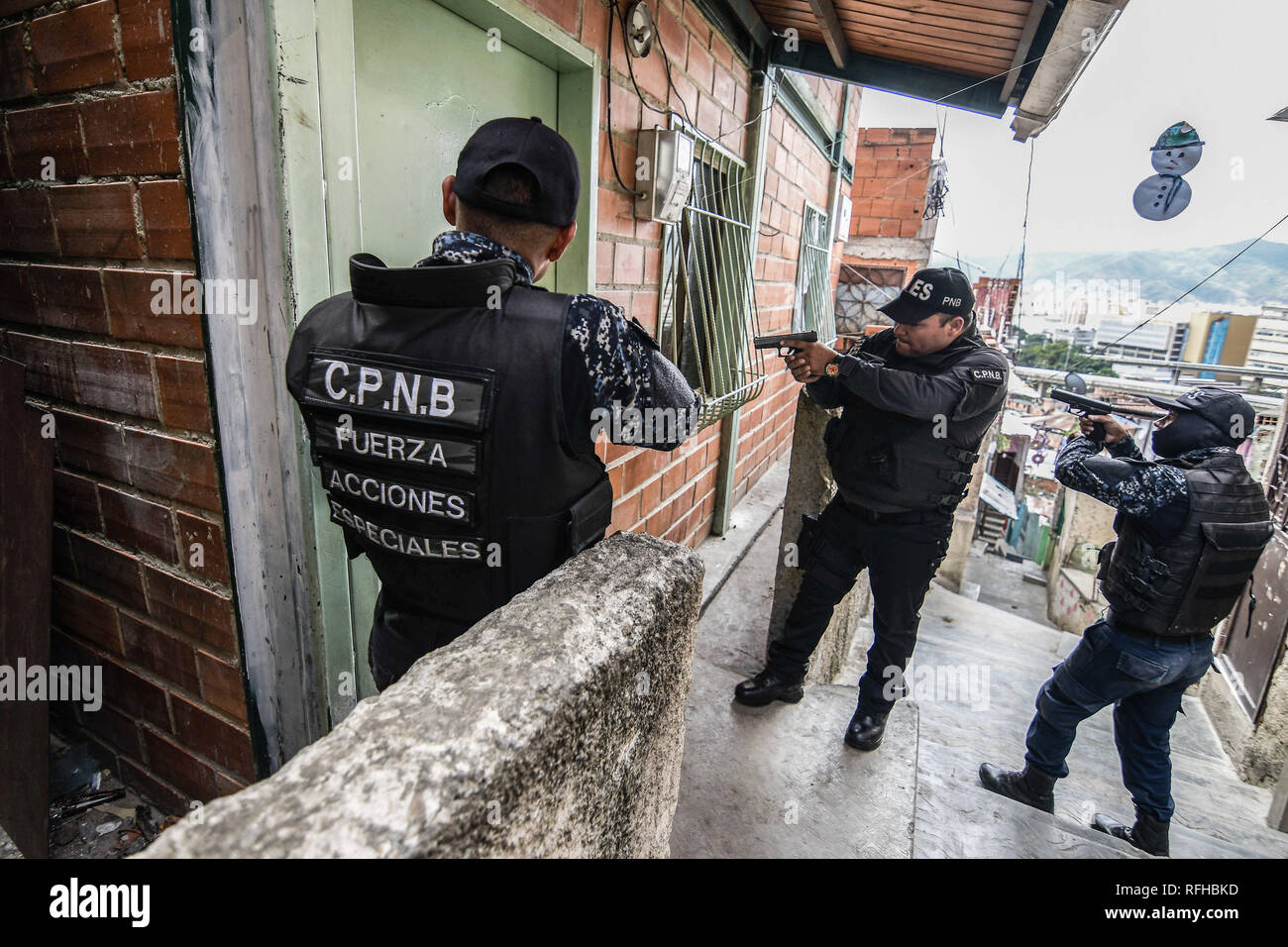 Caracas, Venezuela. 25th Jan, 2019. Members of the Bolivarian National ...