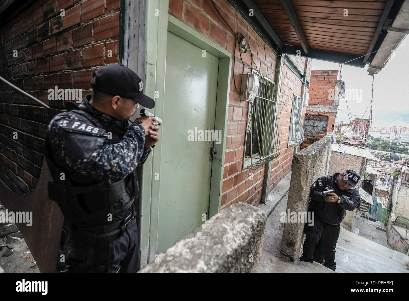 Caracas, Venezuela. 25th Jan, 2019. Members of the Bolivarian National ...