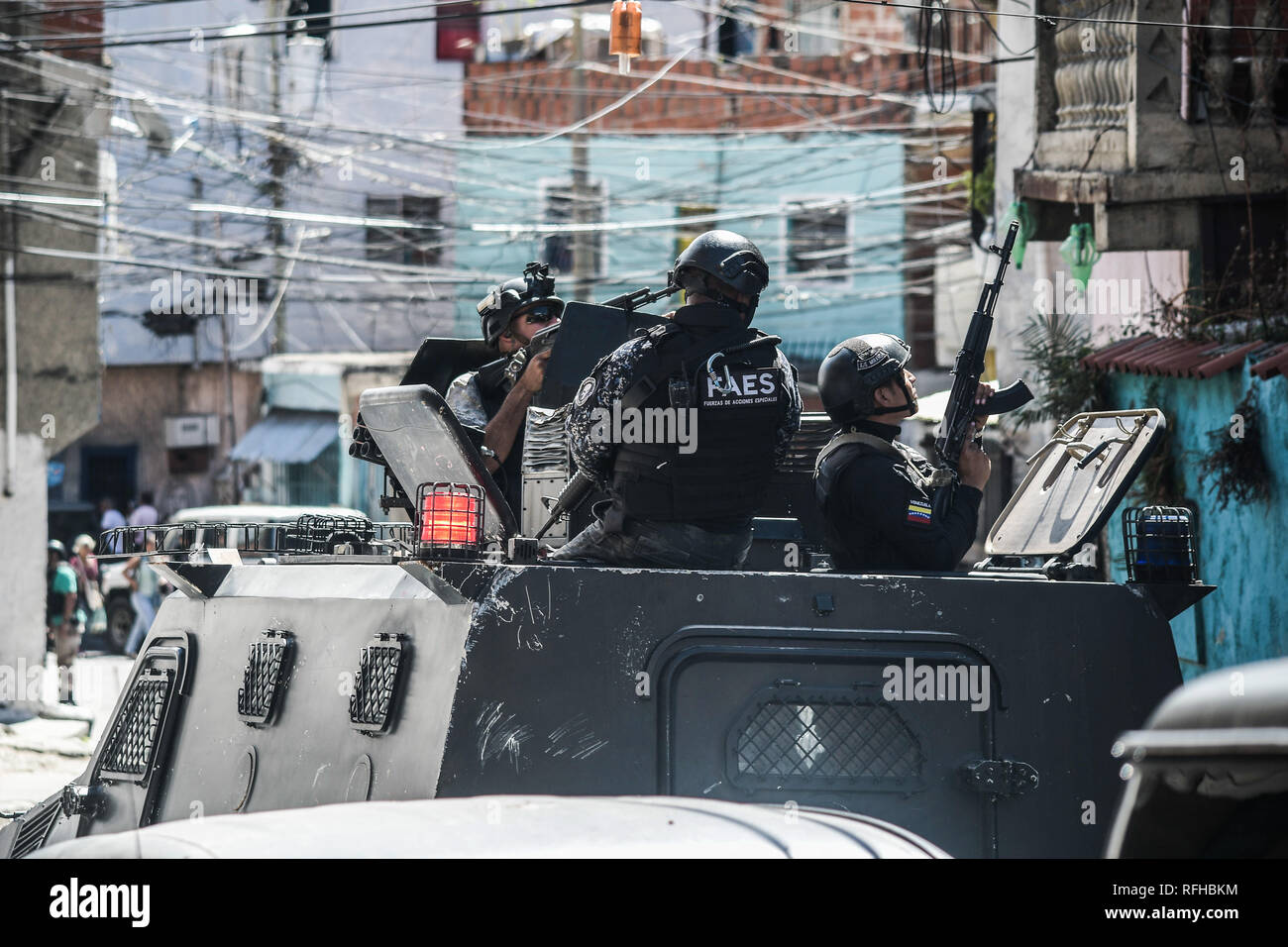 Caracas, Venezuela. 25th Jan, 2019. Members of the Bolivarian National ...