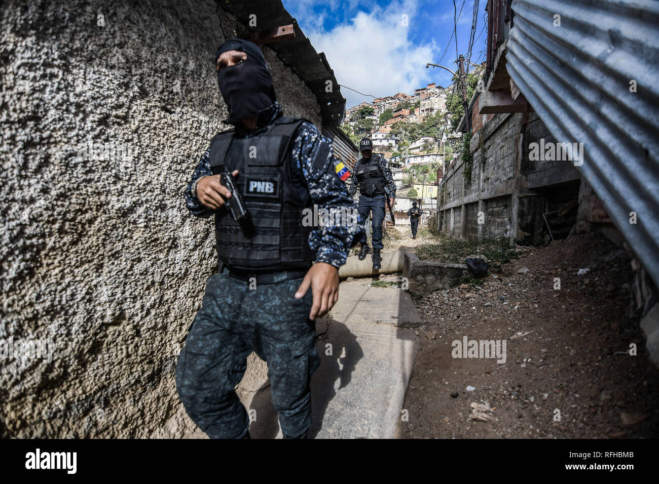 Caracas, Venezuela. 25th Jan, 2019. Members of the Bolivarian National ...