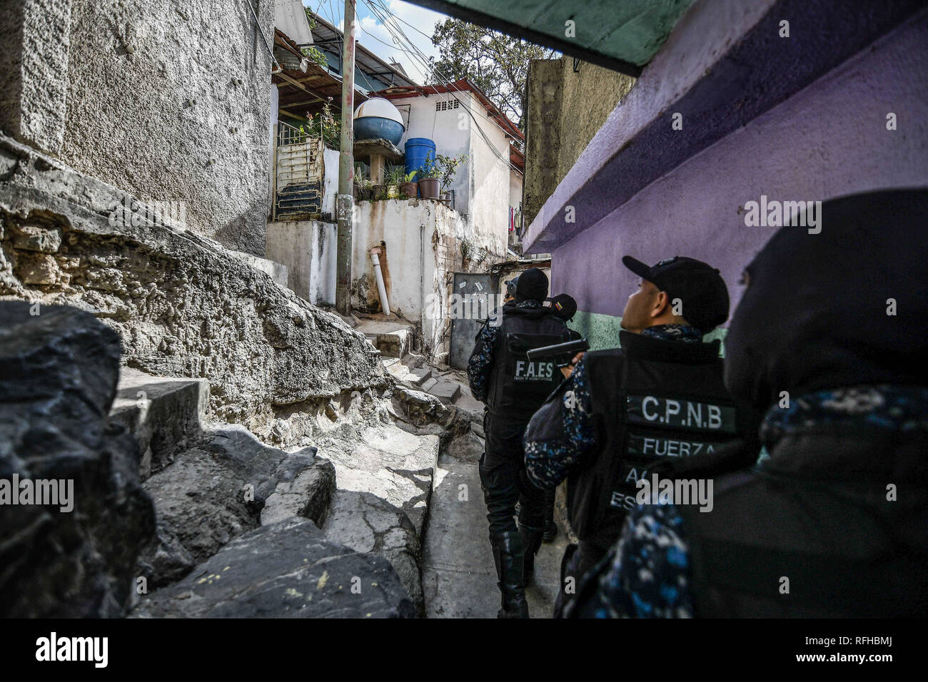Caracas, Venezuela. 25th Jan, 2019. Members of the Bolivarian National ...
