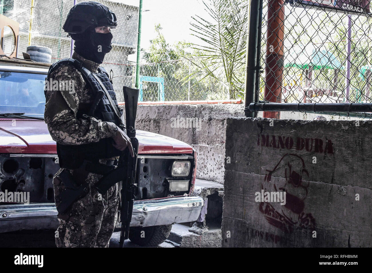 Caracas, Venezuela. 25th Jan, 2019. A member of the Bolivarian National ...