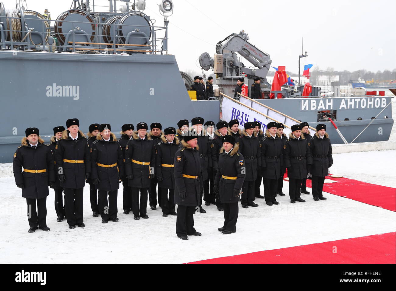 New Naval Officers High Resolution Stock Photography and Images - Alamy