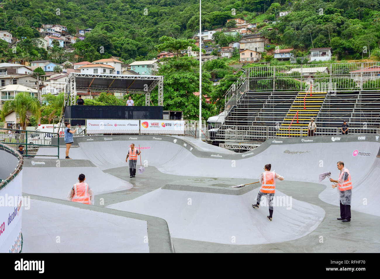FLORIAN'POLIS, SC - 25.01.2019: SKATE PARK BRAZILIAN CIRCUIT - Even in bad weather, Brazilian ...