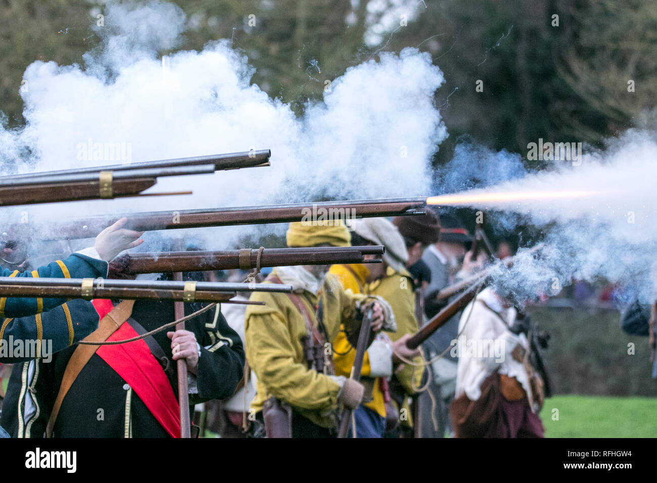 Roundhead soldiers english civil war hi-res stock photography and ...