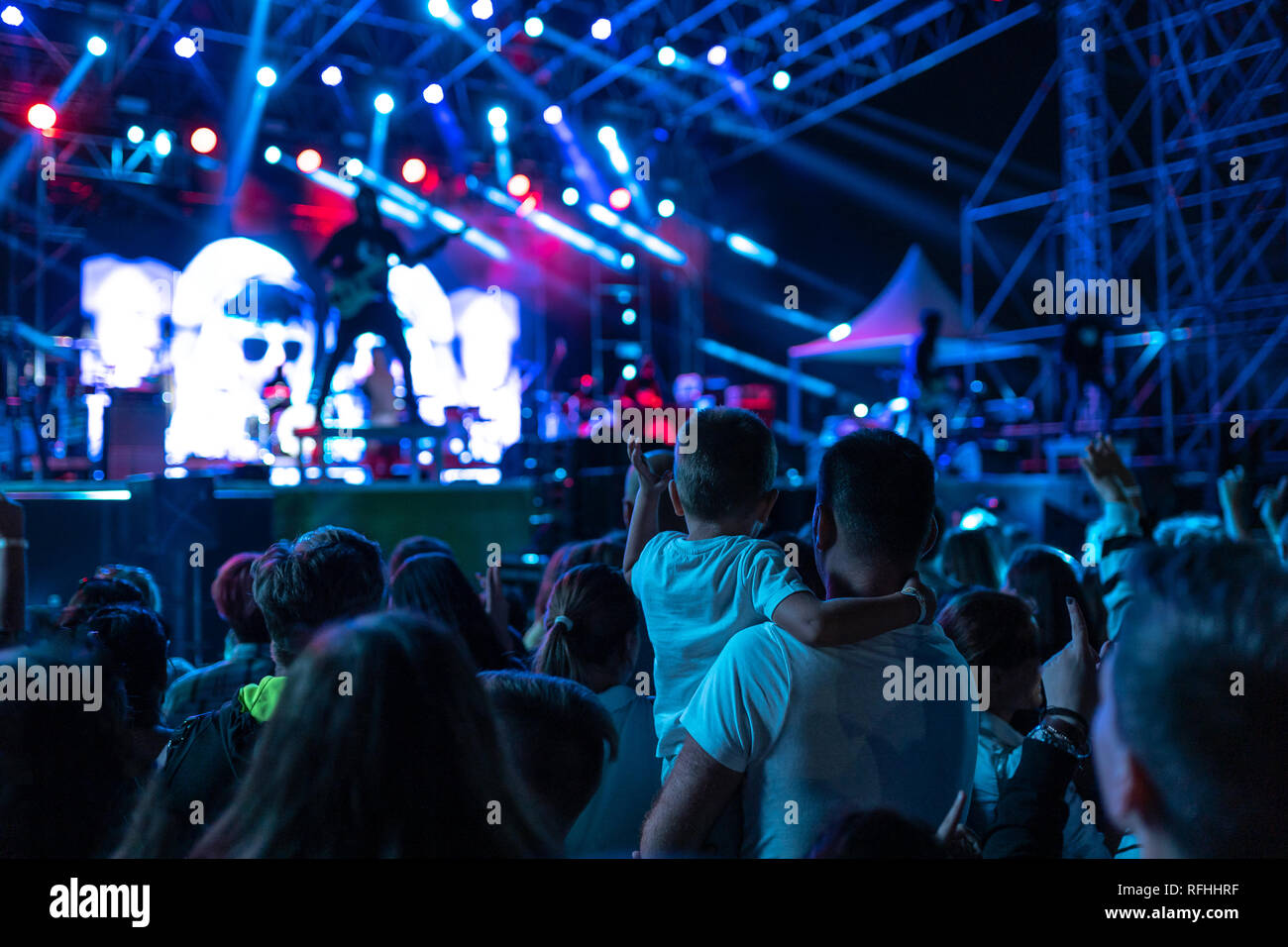 Boy and dad in the crowd at a concert Stock Photo - Alamy