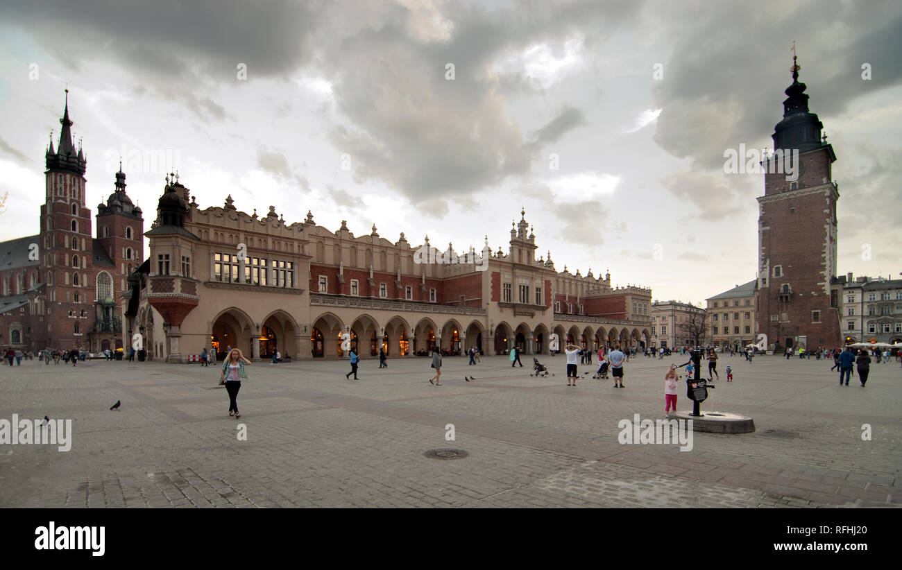 View on main Market Square with yellow Cloth Hall, Mary Church, Town ...