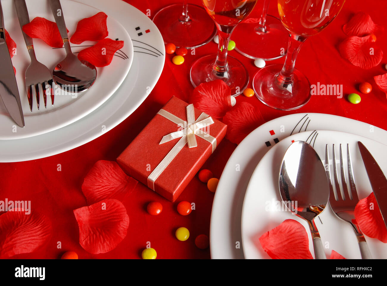 romantic dinner table ready for wedding proposal Stock Photo - Alamy