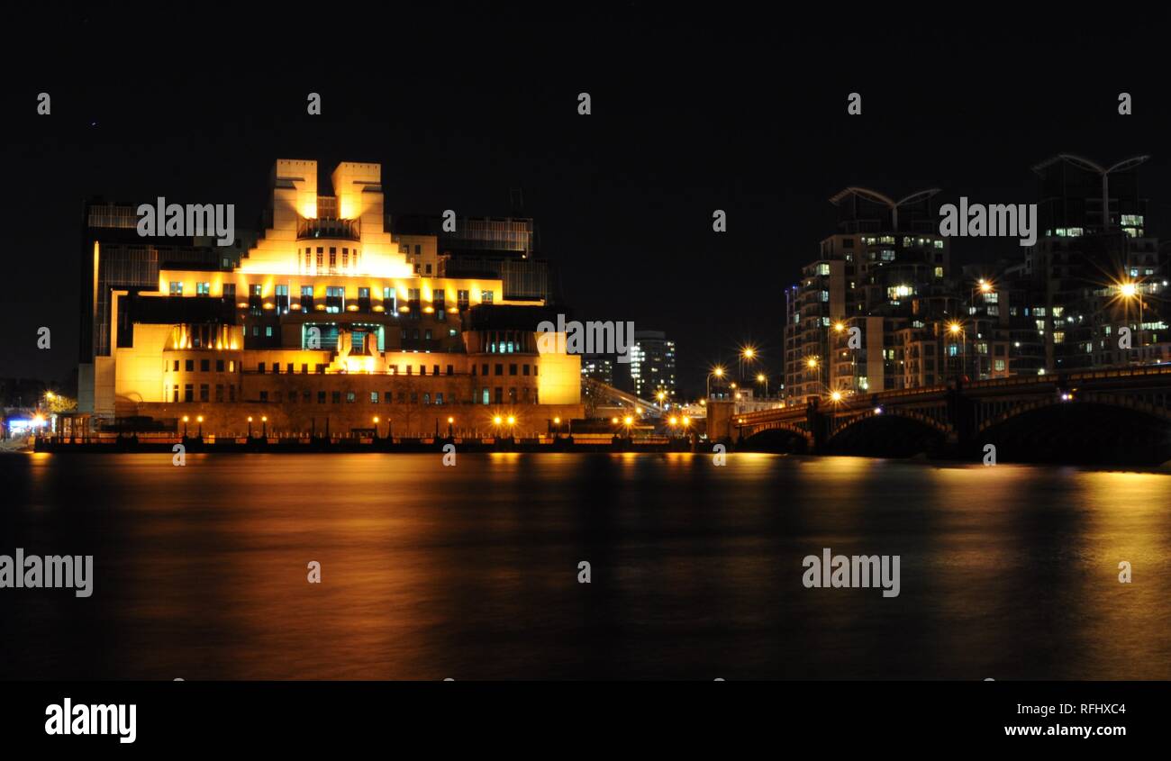MI6 Building on Albert Embankment, with Vauxhall Bridge and St George ...