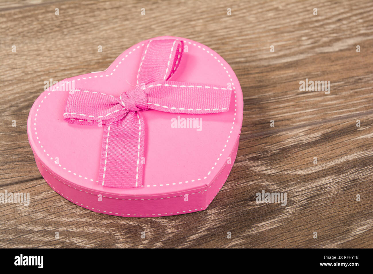 Pink birthday gift box hi-res stock photography and images - Alamy