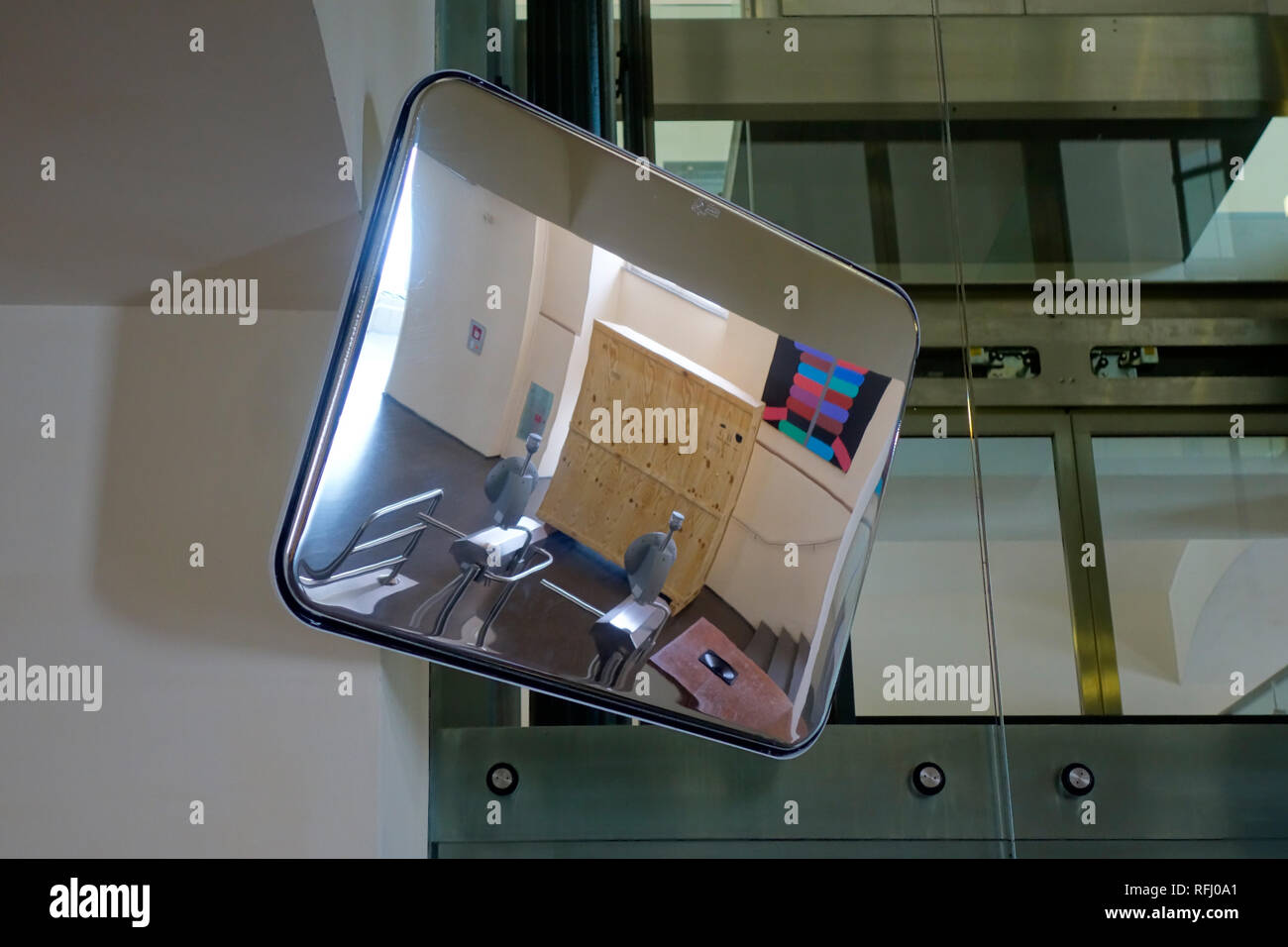 Security mirror hi-res stock photography and images - Alamy