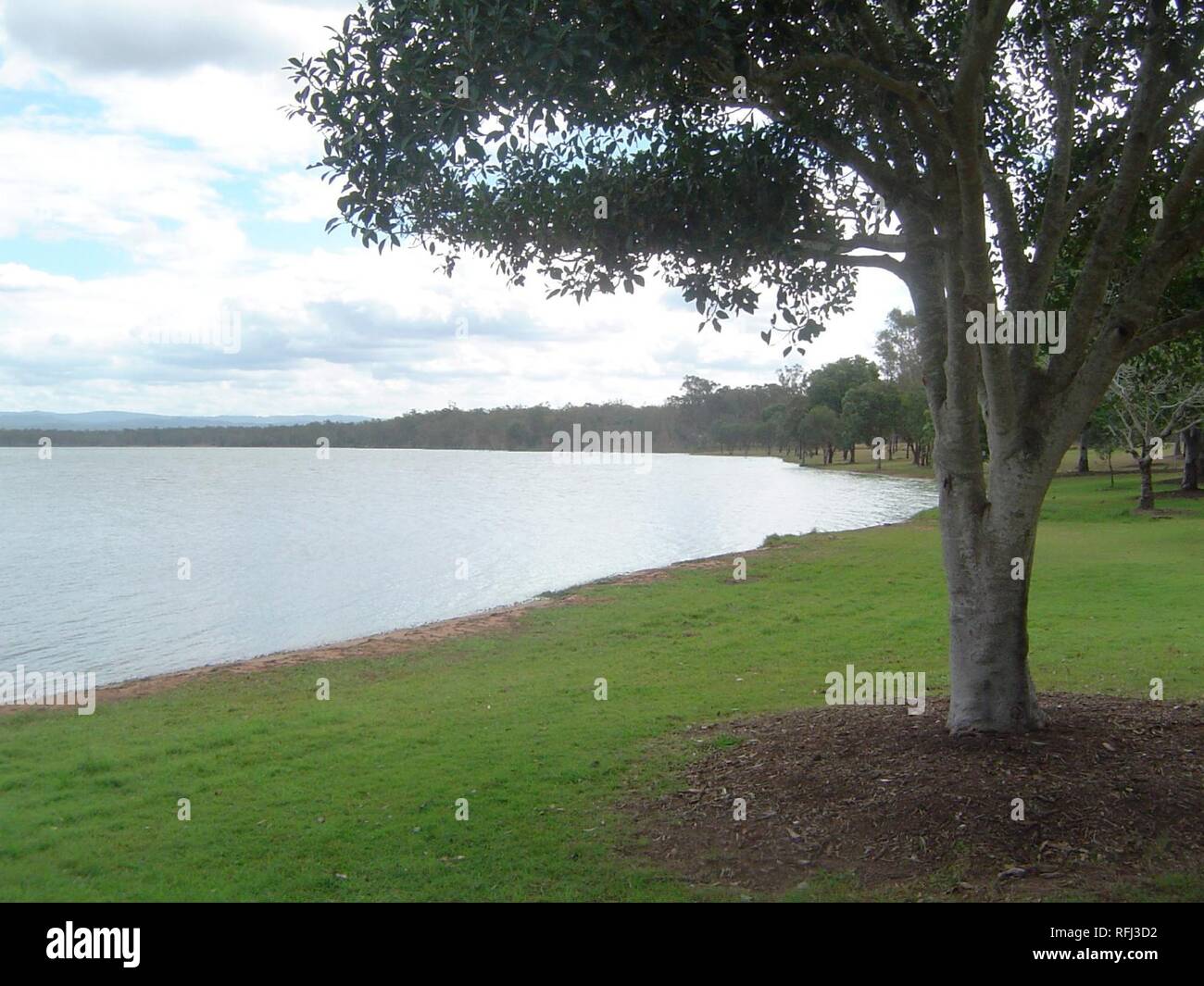 Atkinson Dam shoreline 3 Stock Photo - Alamy