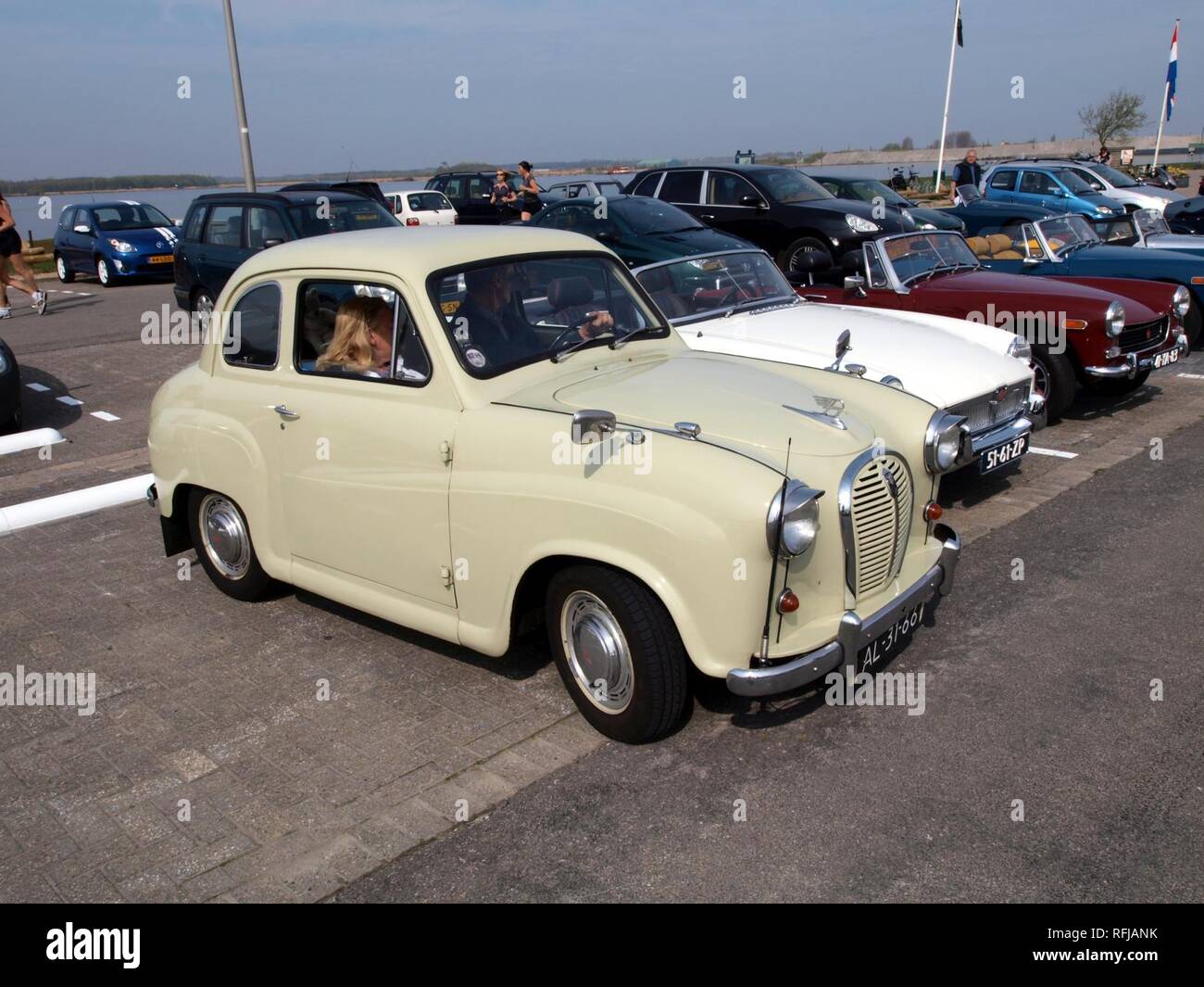 Austin A35 Saloon (1957) , Dutch licence registration AL-31-66 pic5 ...