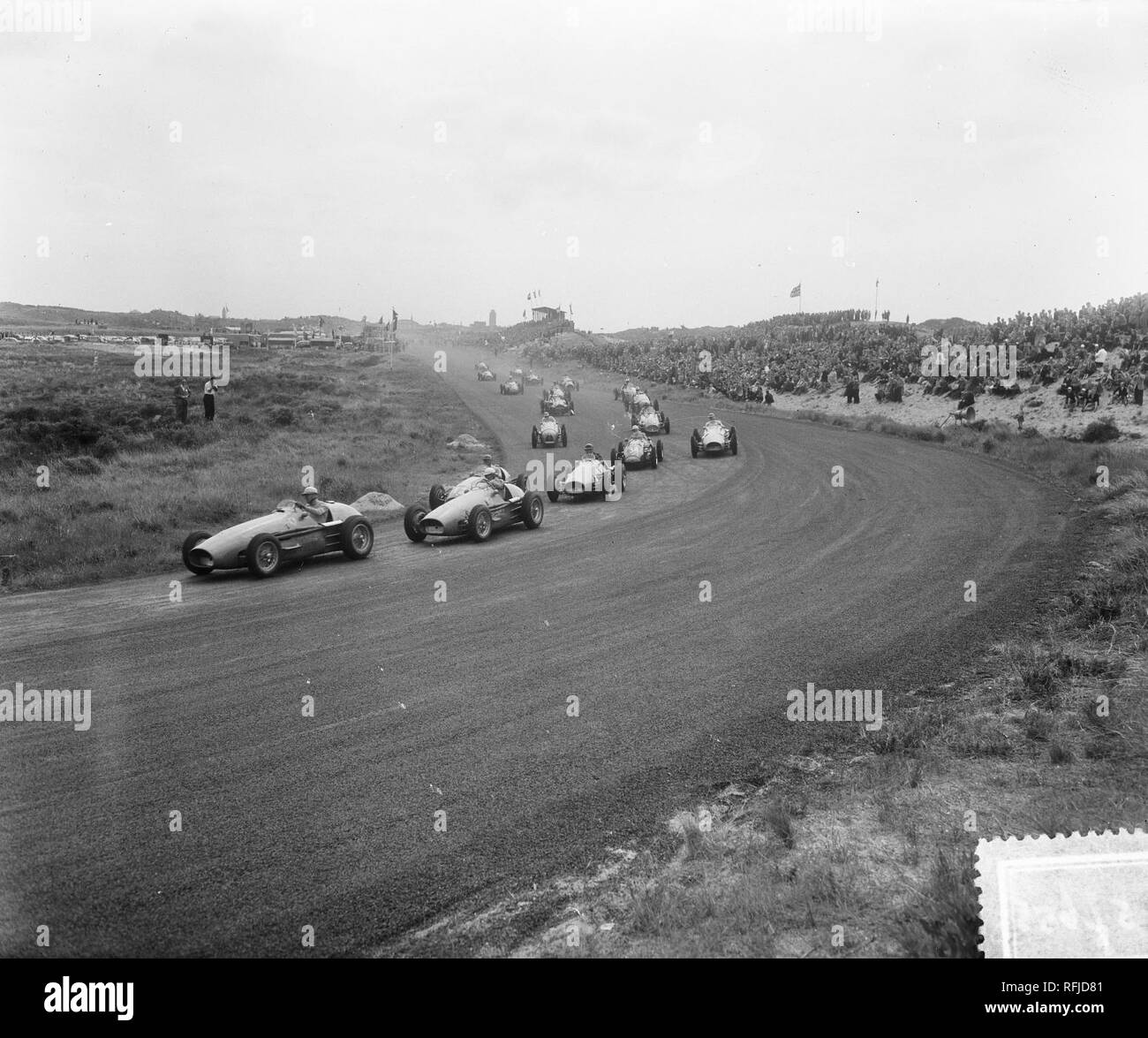 Autoraces Dutch Grand Prix Zandvoort. Auto's in de bocht, Bestanddeelnr ...